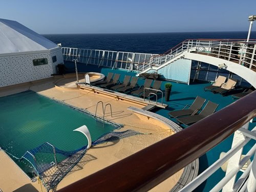 MS-Artania-Pool-vorne | Der Kreuzfahrttester